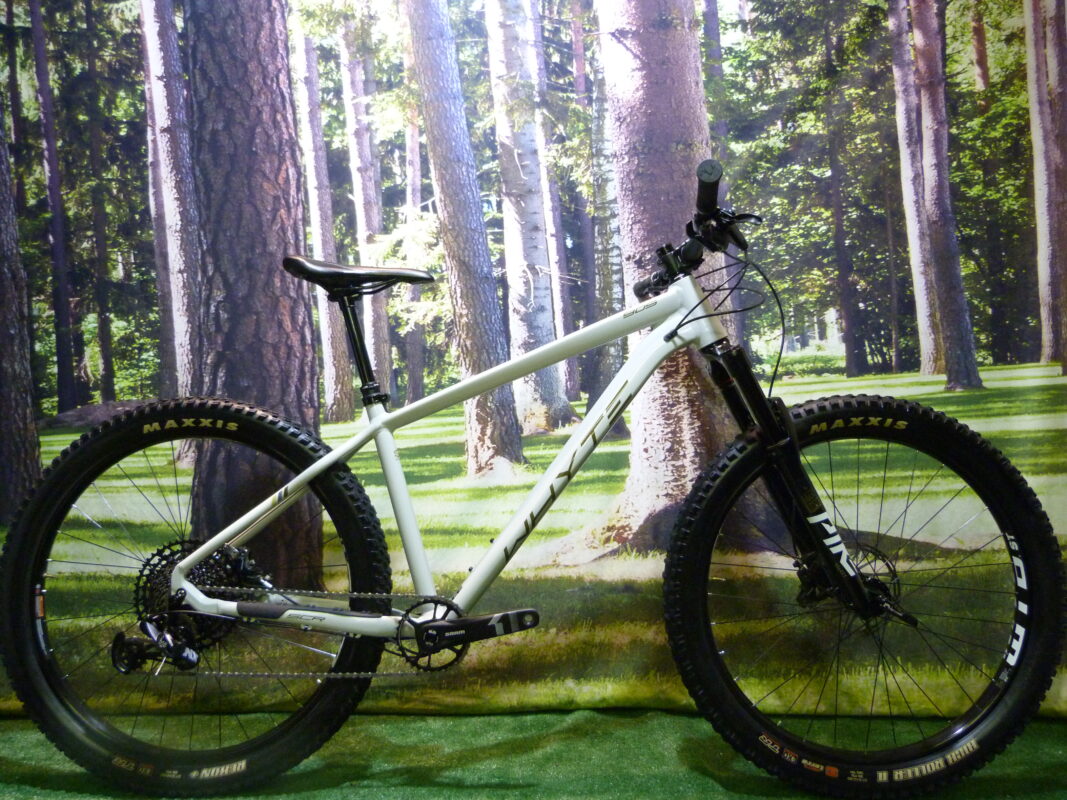 2022 Whyte 905 V4 Hardtail Mountain Bike 18" Medium Frame 27.5" XC Trail - Snazzy Bikes UK